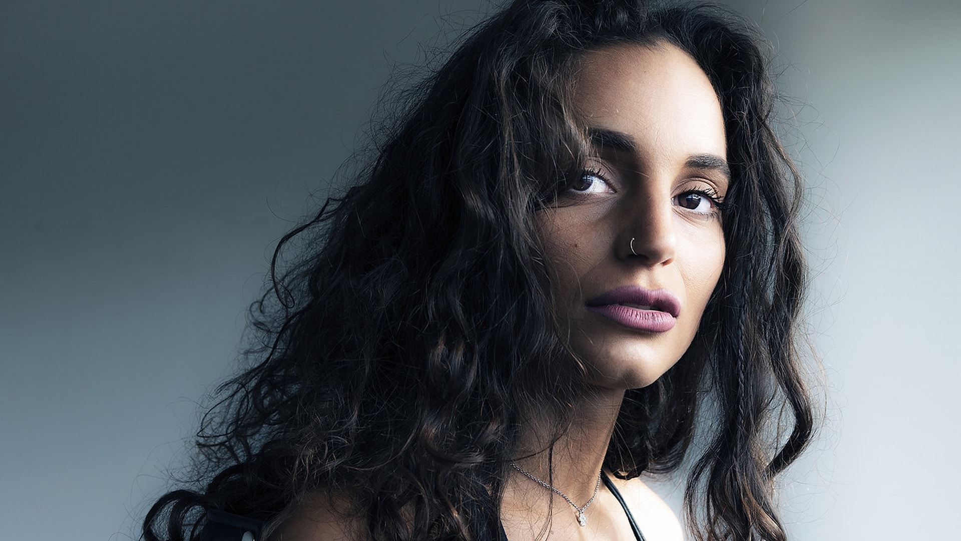 Myra in "Bonnie e Clyde" canta un amore che crea dipendenza - KissKiss.it