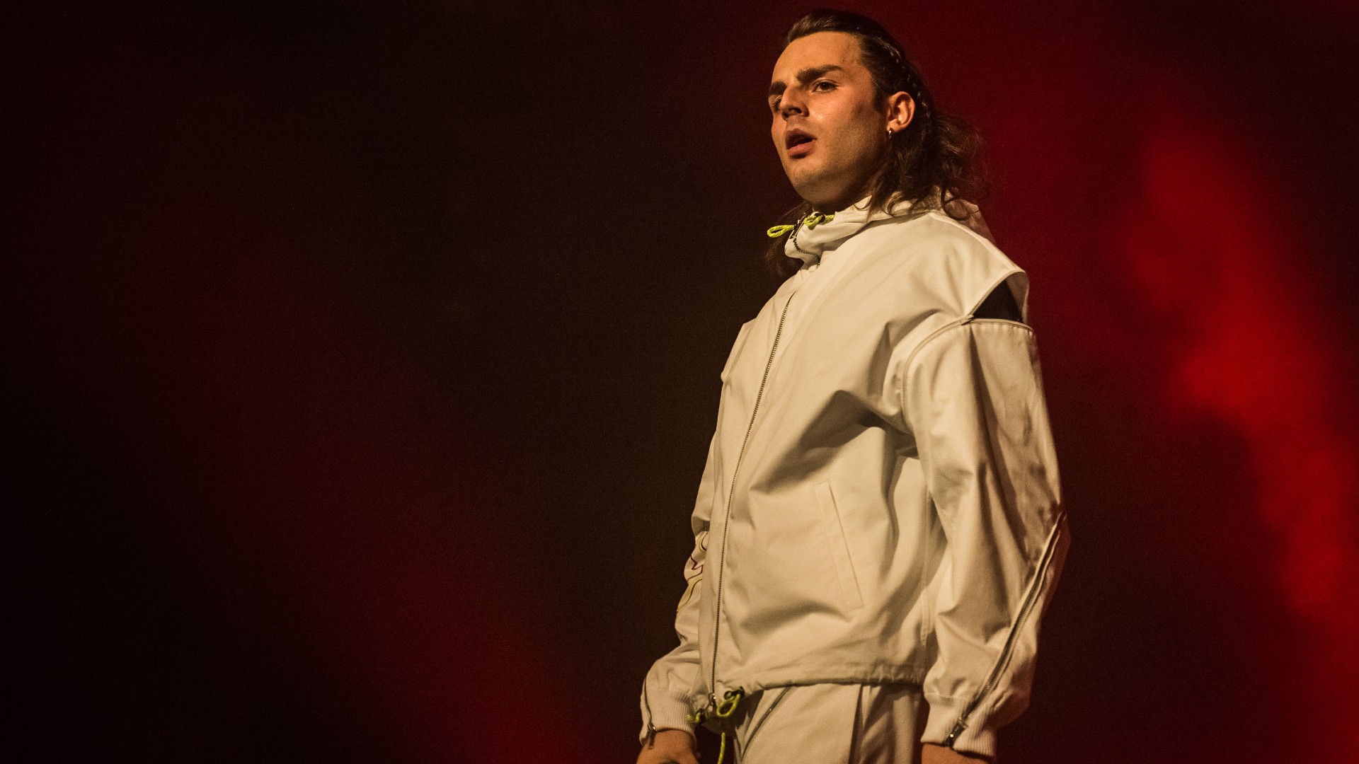 Ernia canta la sua "Bella Fregatura" - KissKiss.it