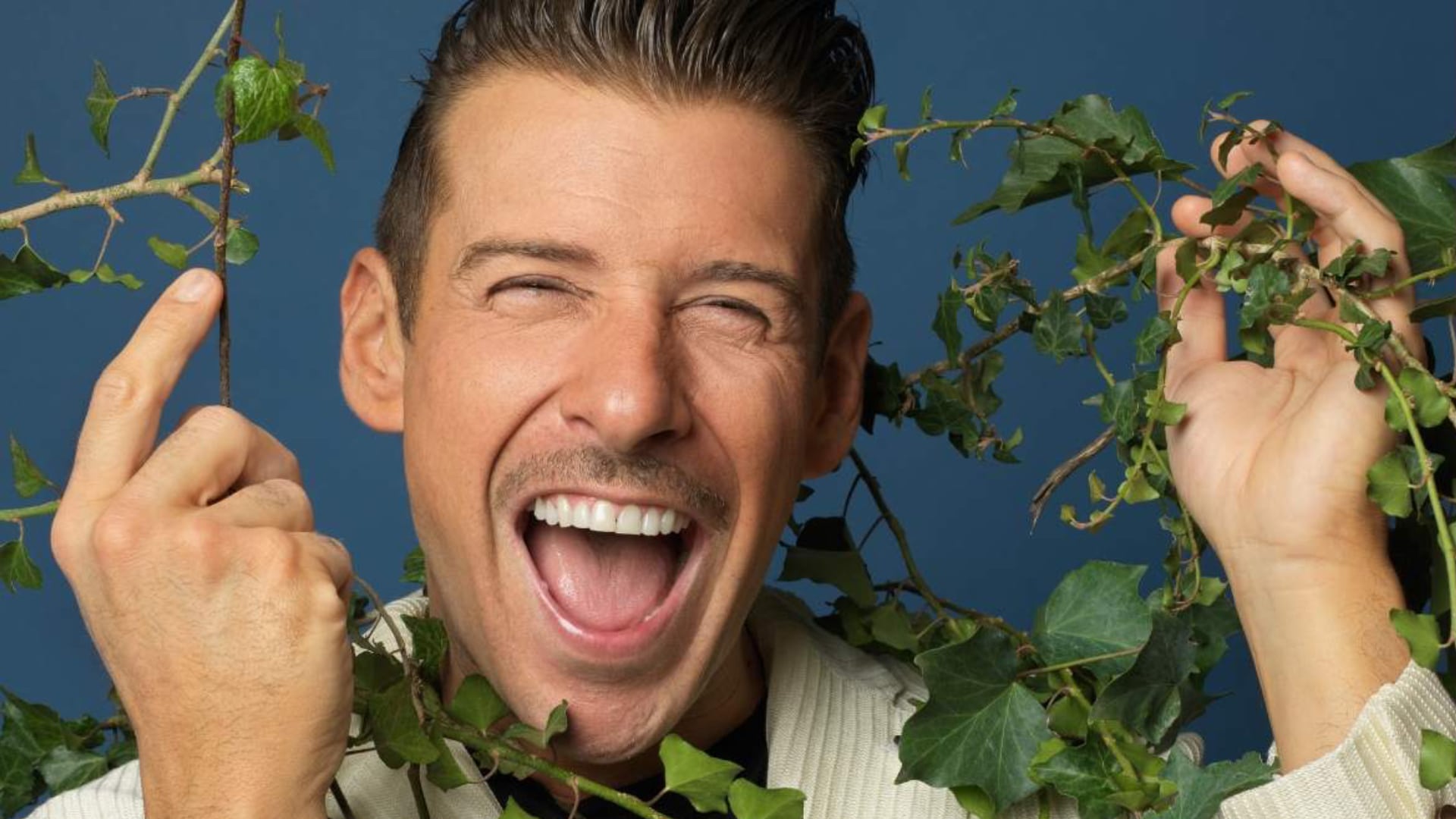 Francesco Gabbani ci canta de "L'abitudine" - KissKiss.it