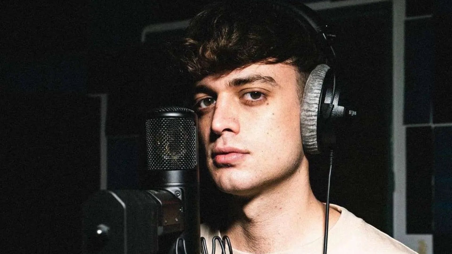 Cioffi, il nuovo brano è "La mia tribù" - KissKiss.it