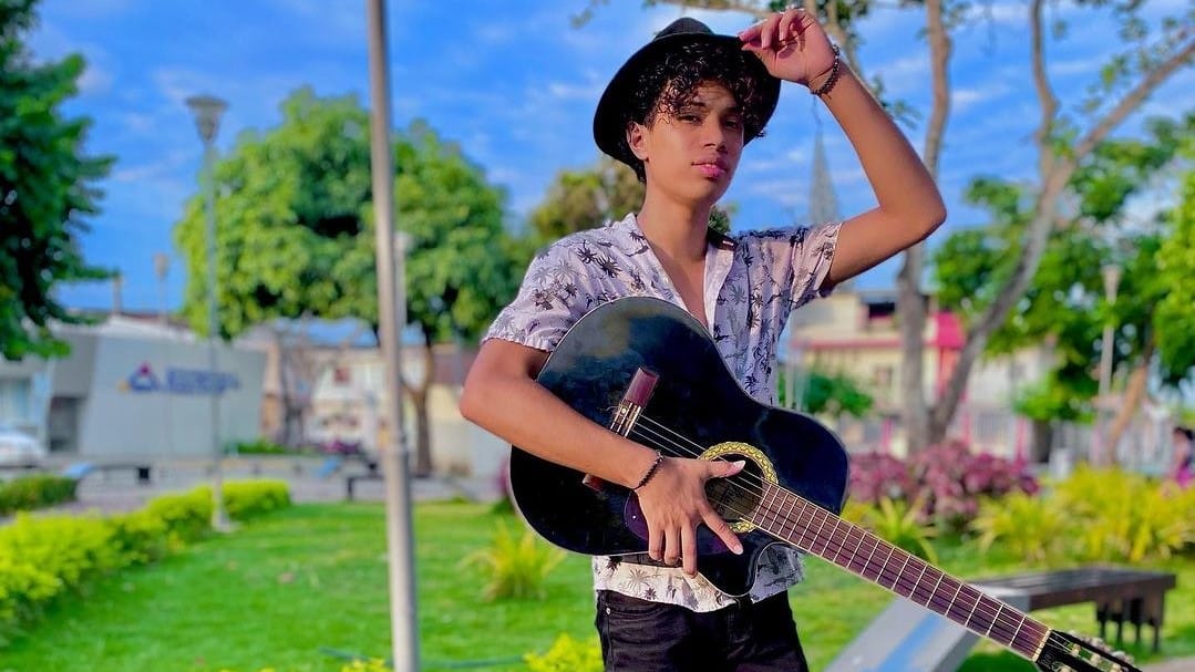 La sua voce è identica a quella di Michael Jackson: Sebastián è virale su TikTok - KissKiss.it